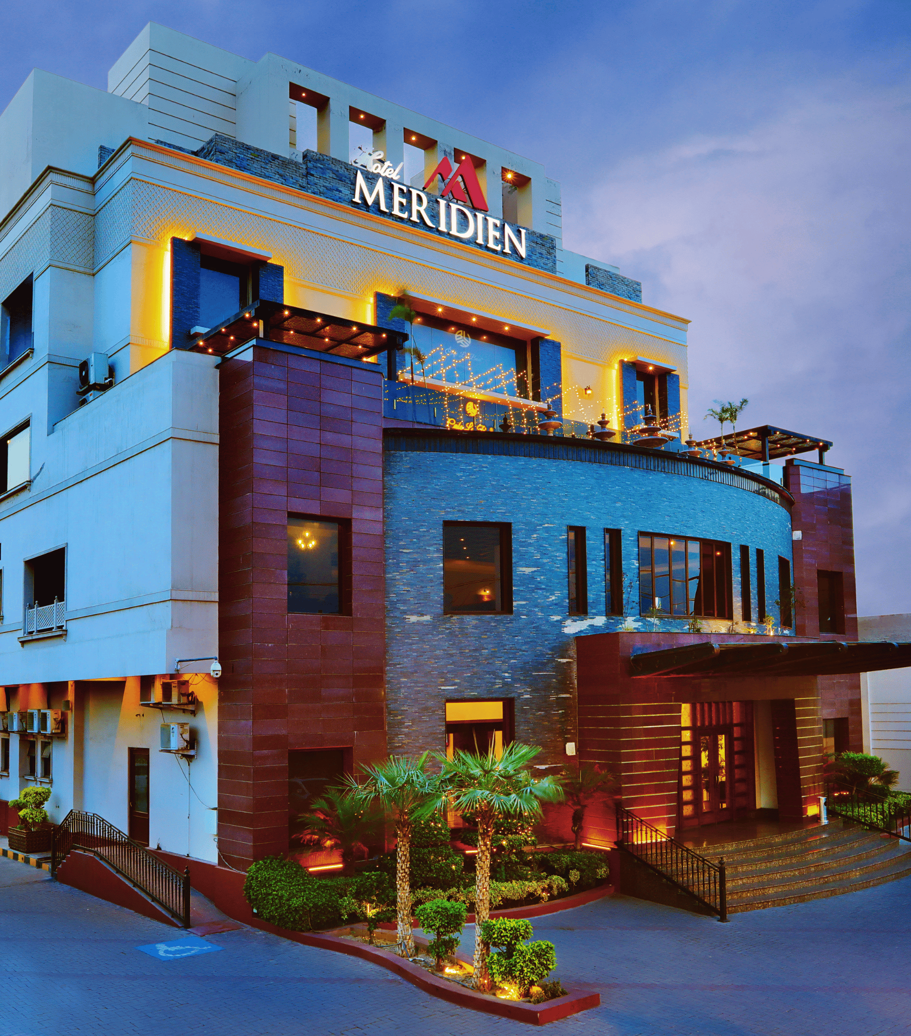 Hotel Meridien - Luxury Hotel